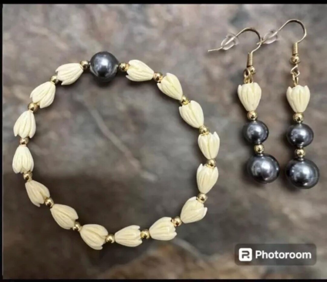 Pikake Necklace With Black Shell Pearl Bracelet Set - Etsy