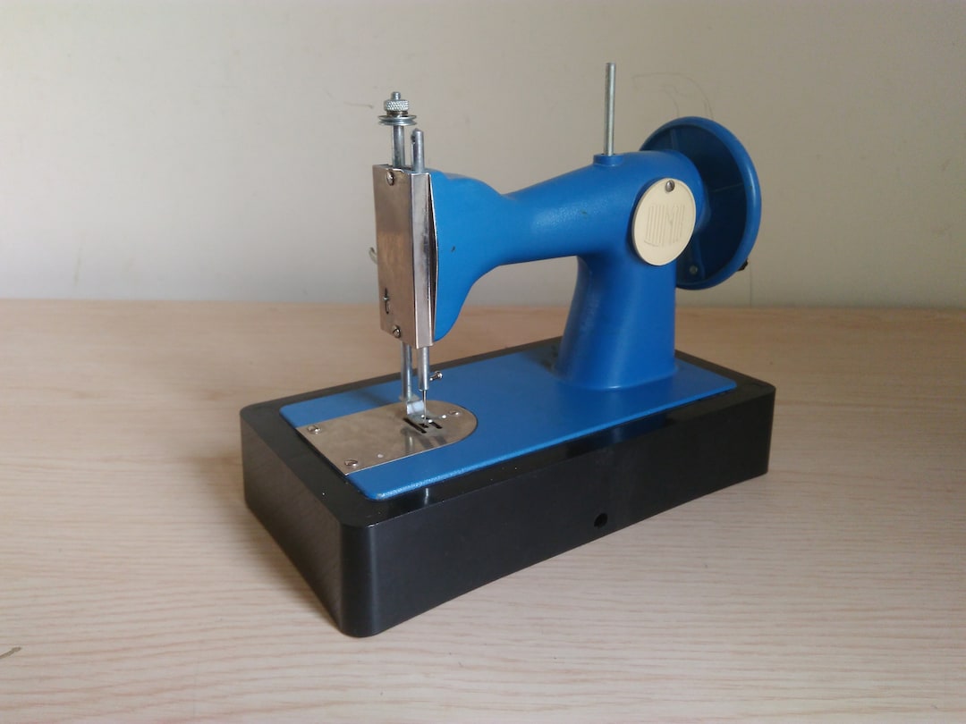 Vintage Blue Children's Sewing Machine, Studio Room Decor, Vintage Toy ...