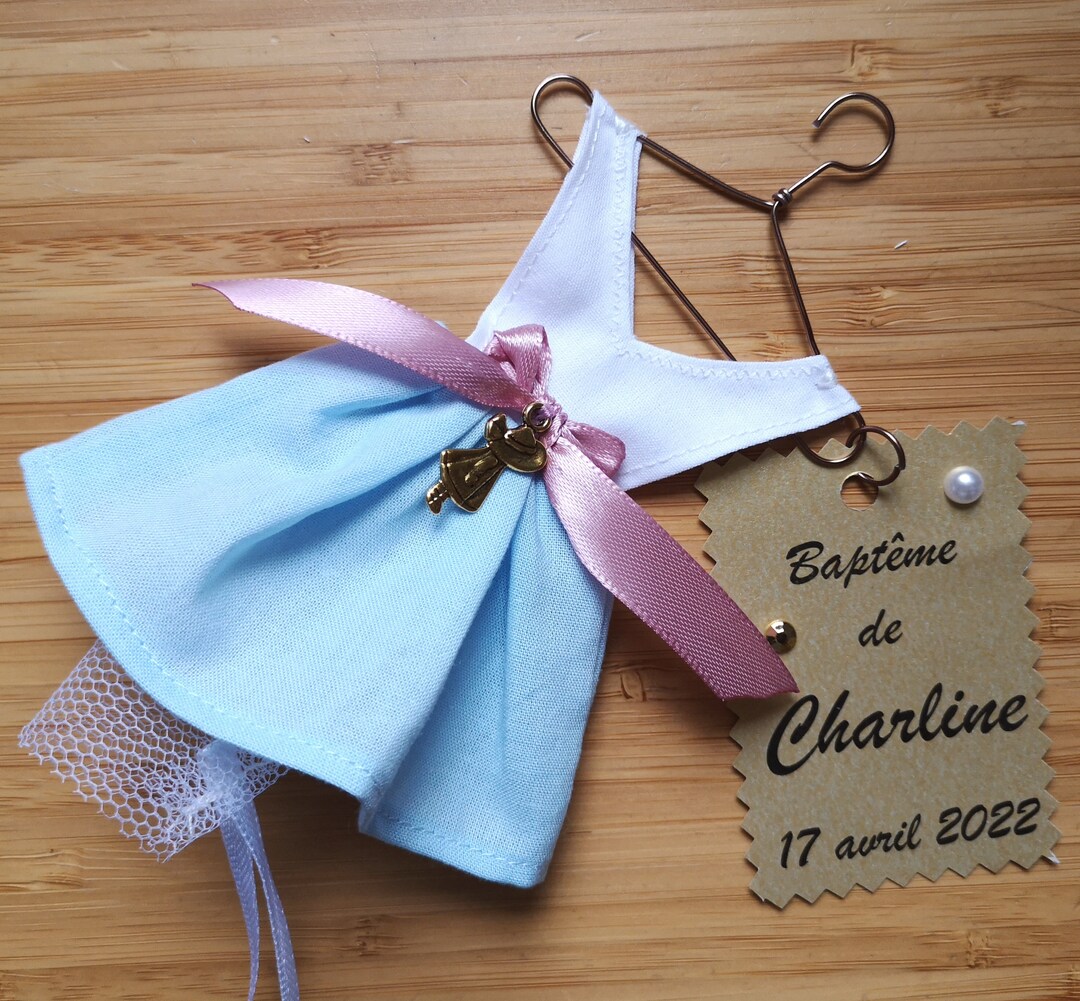 Contenant à dragées/ bonbonnière baptême fille forme robe en tissu blanche, bleu ciel sans ...