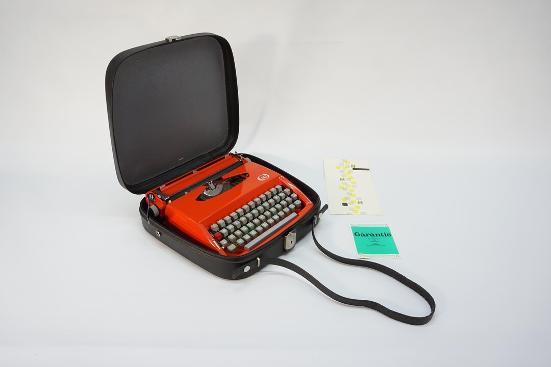 Vintage Elite Typewriter / Working Typewriter / Space Age / 70s ...