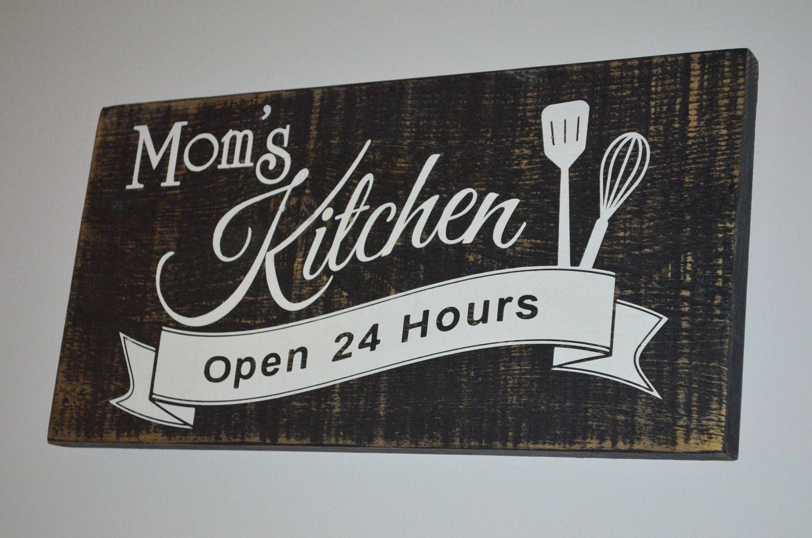 Mom's Kitchen Rustic Painted Wood Sign Kitchen Sign - Etsy Canada