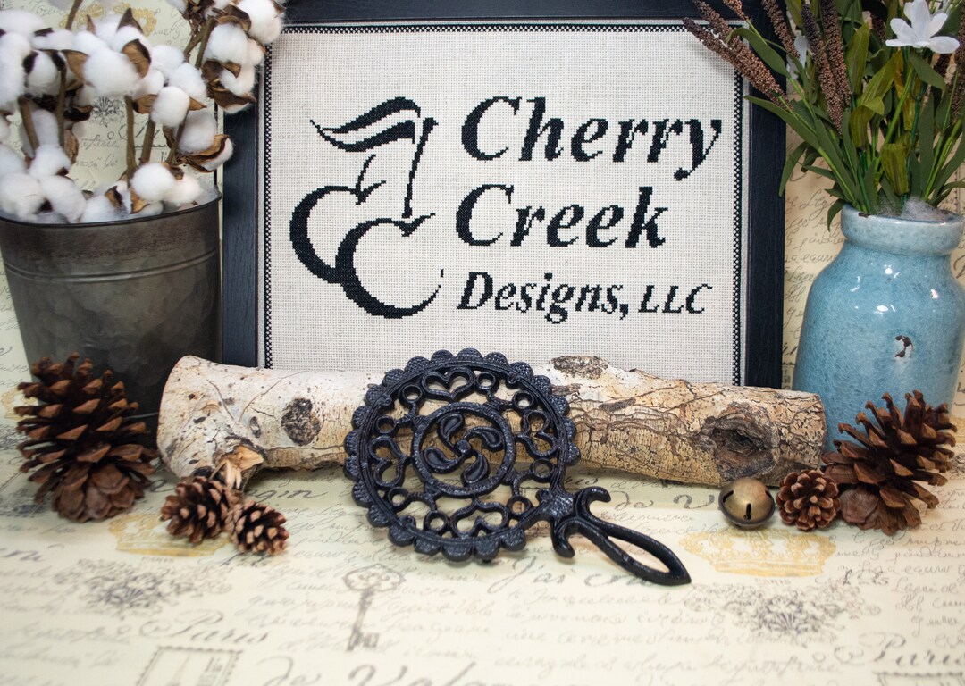 Vintage Unmarked Virginia Metalcrafters Trivet, Heart and Laurel Design ...