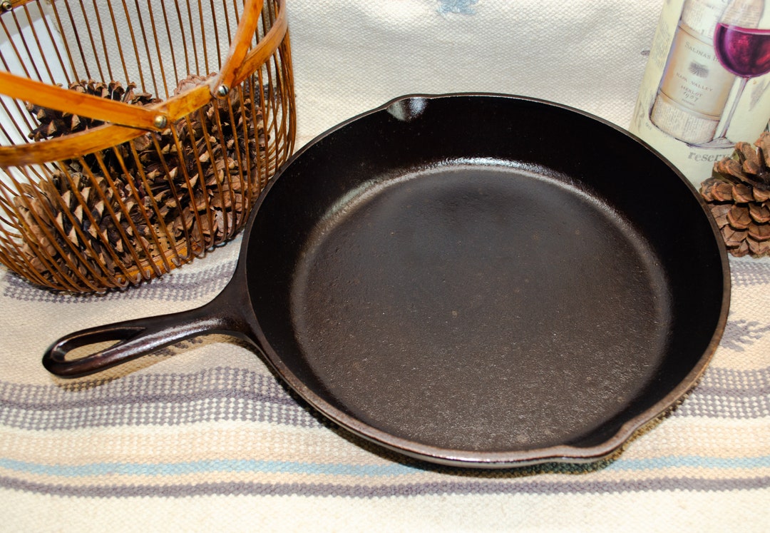 Vintage 3-notch Lodge No. 10 Cast Iron Skillet, Restored Cookware - Etsy