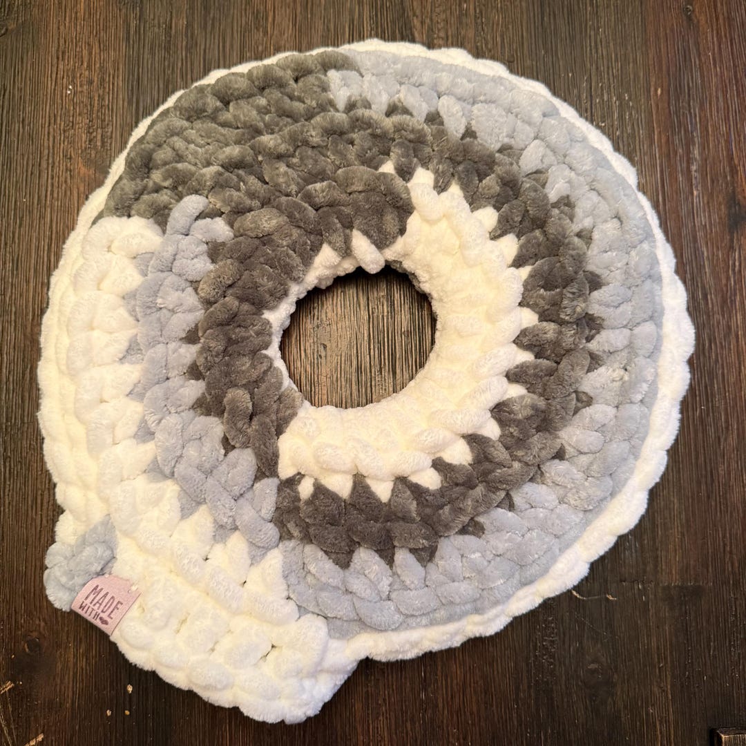 Snake Donut - Medium Gray Fade - Etsy