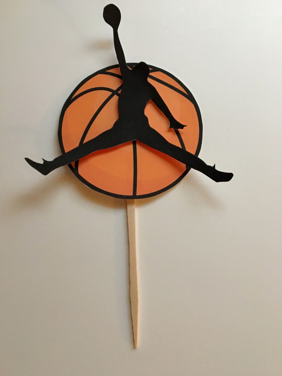 Decoraciones de tema de baloncesto, cupcake Topper, hombre de salto ...