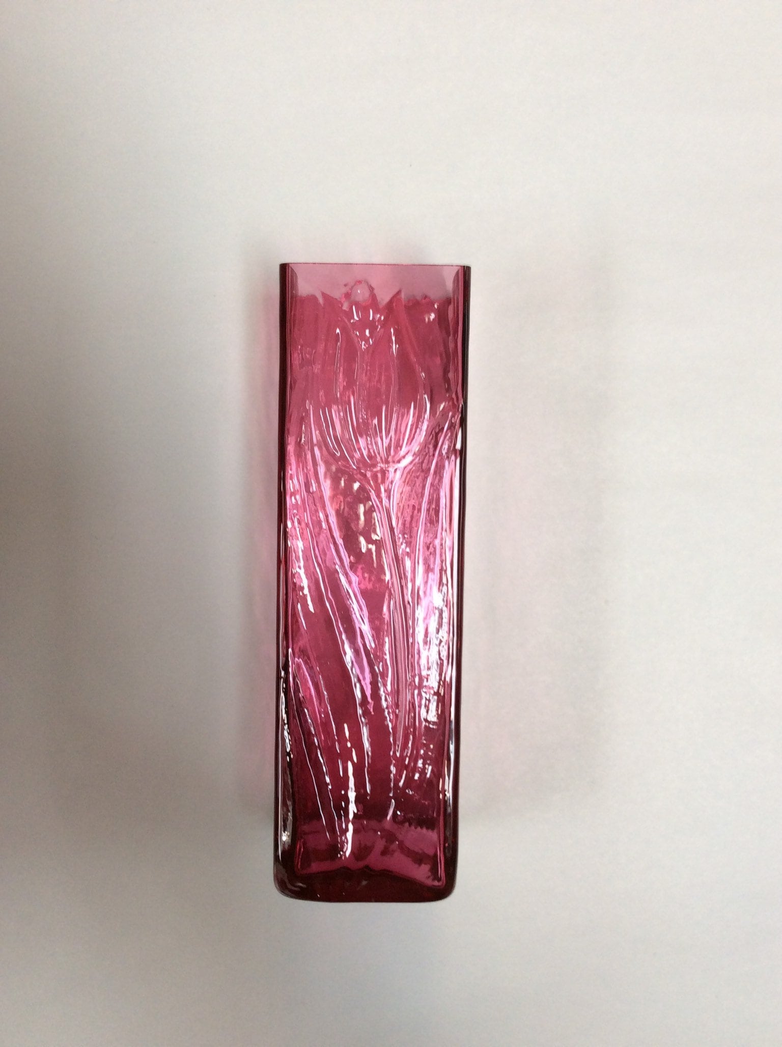 Pilgrim Glass 1530 cranberry square tulip vase