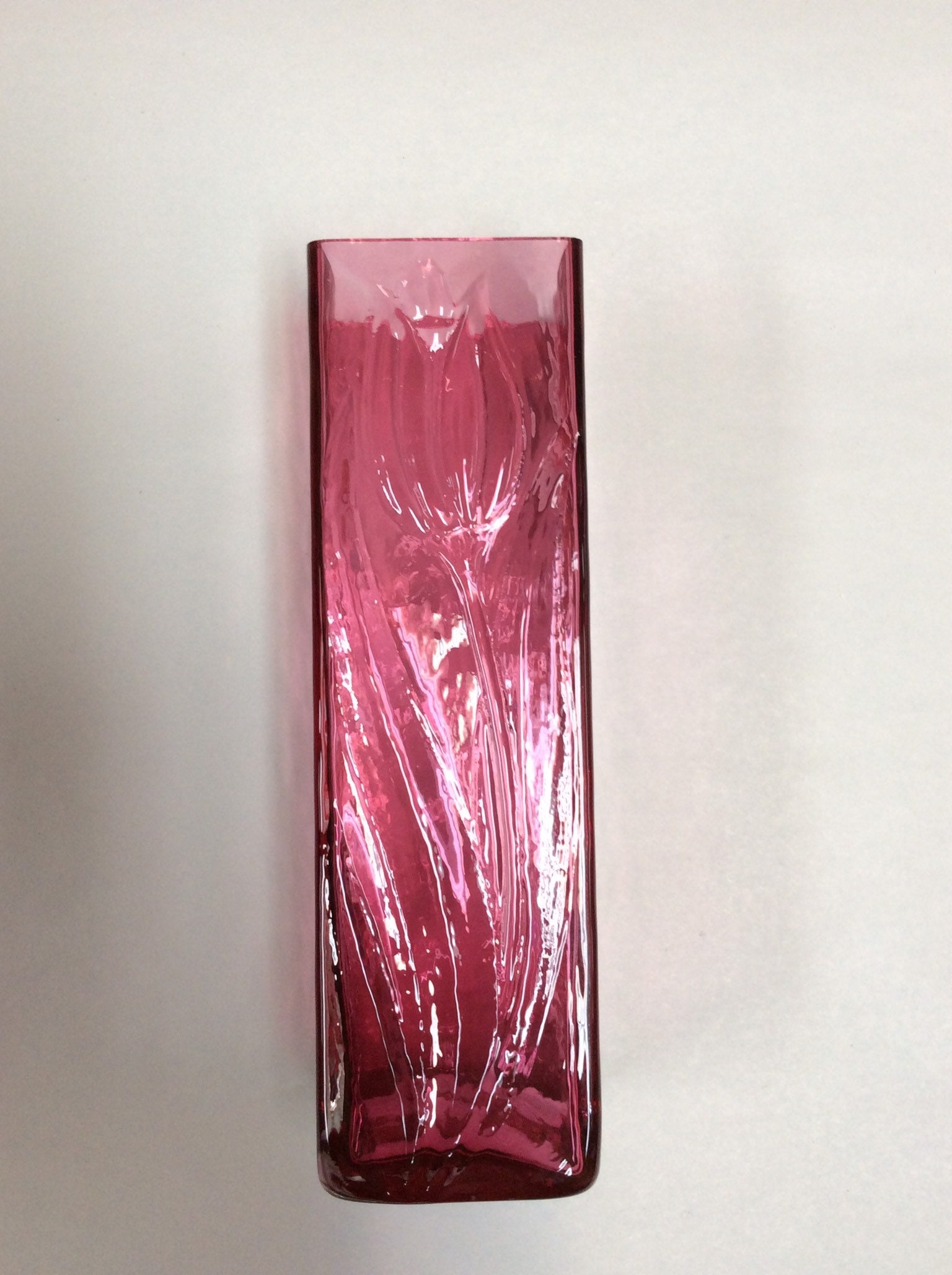Pilgrim Glass 1530 cranberry square tulip vase