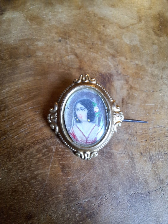 Small golden 19th century brooch with painted miniatu… - Gem