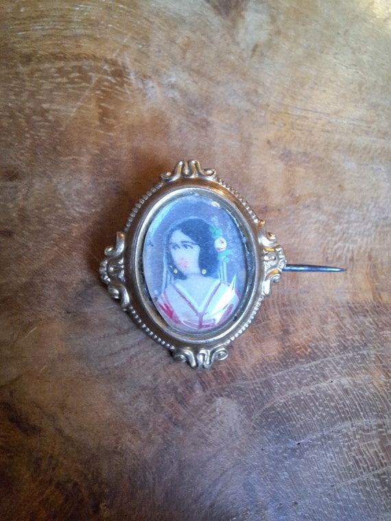 Small golden 19th century brooch with painted miniatu… - Gem