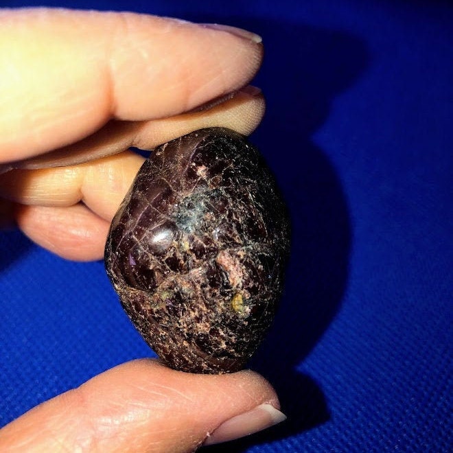 Garnet SMLXL Lightly Tumbled Plum Red Pyrope Root - Etsy 日本