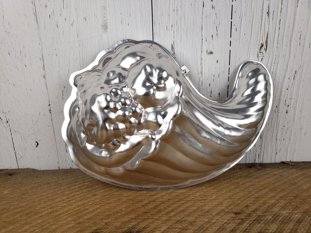 Vintage Cornucopia Pink Metal Molds Aspic Gelatin Pan Pastry Baking ...