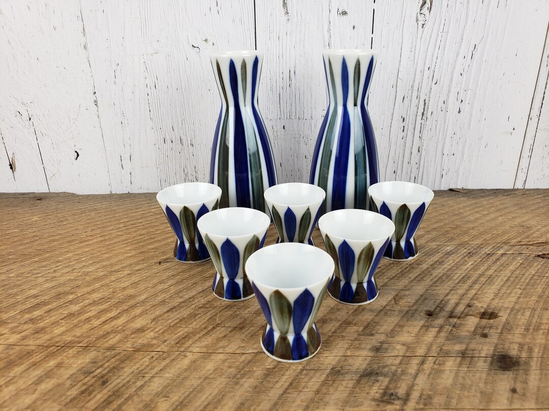 Vintage Japanese Sake Set 2 Bottle & 6 Cups Small Pitchers - Etsy