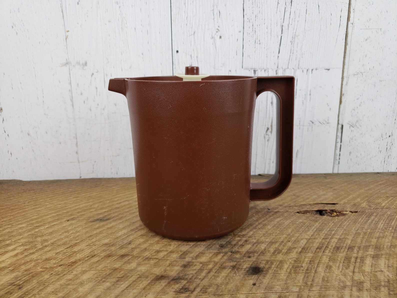 Vintage 70s Tupperware Pitcher Color marrón w / Secure Lid - Etsy México
