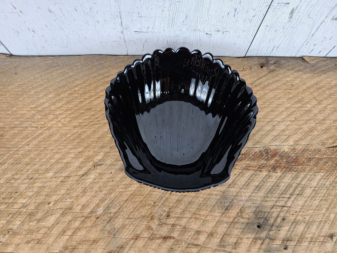 Vintage Arcoroc Shell Cereal Salad Bowl 6 French Black Milk Glass ...
