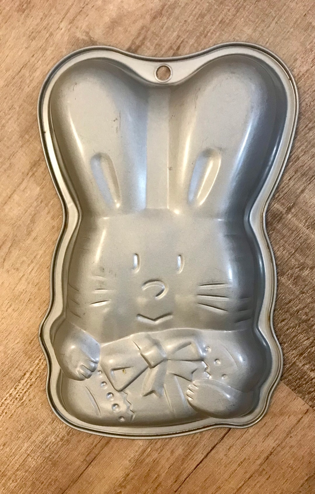 Easter Cake / Small Easter Bunny Rabbit Cake Pan / Cottontail W/ Bow ...