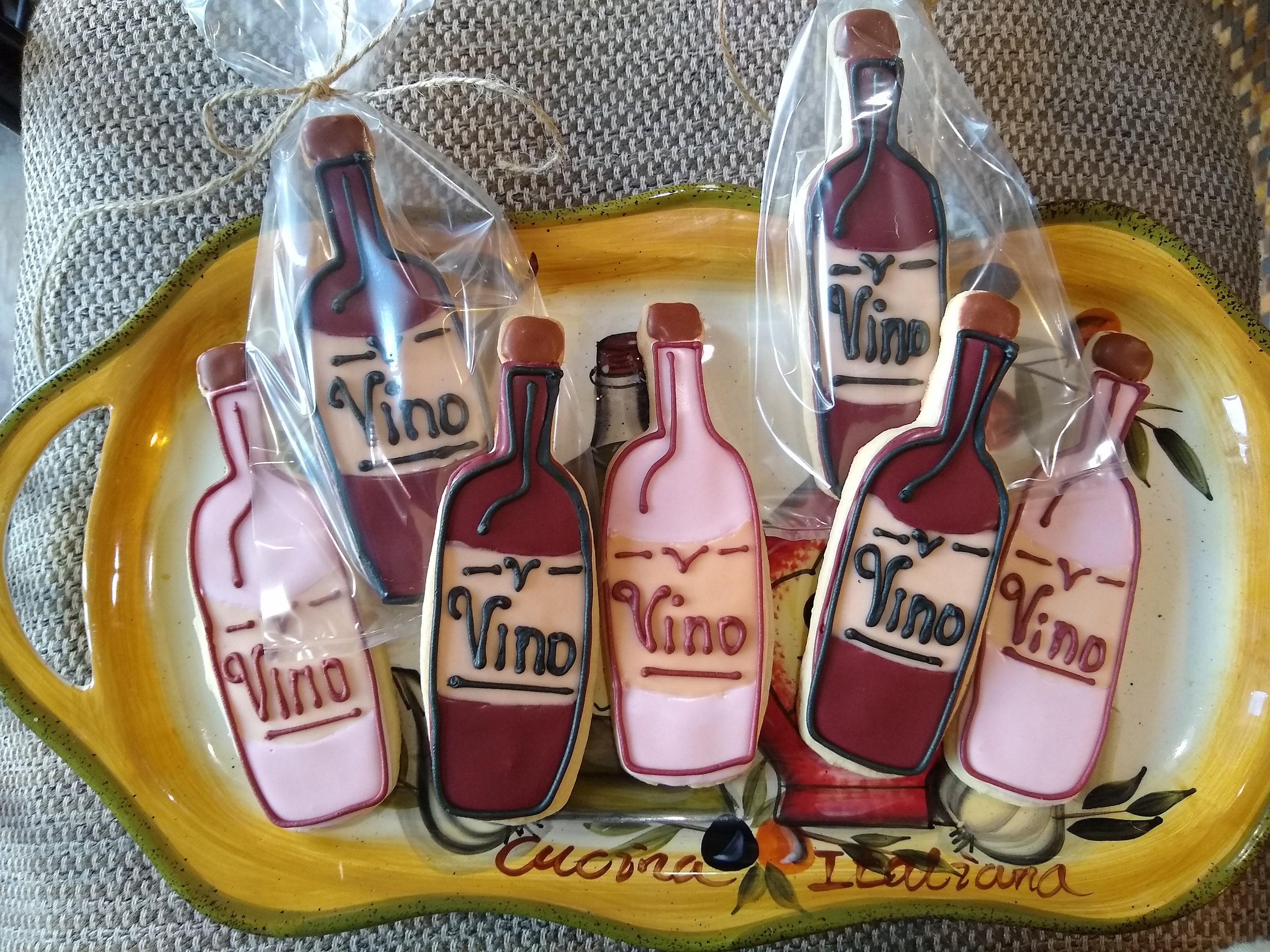 12 Wine bottle cookies | Etsy