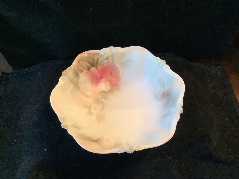 RS Prussia Bowl Pink and White Roses Gray and Cream Background Tri ...