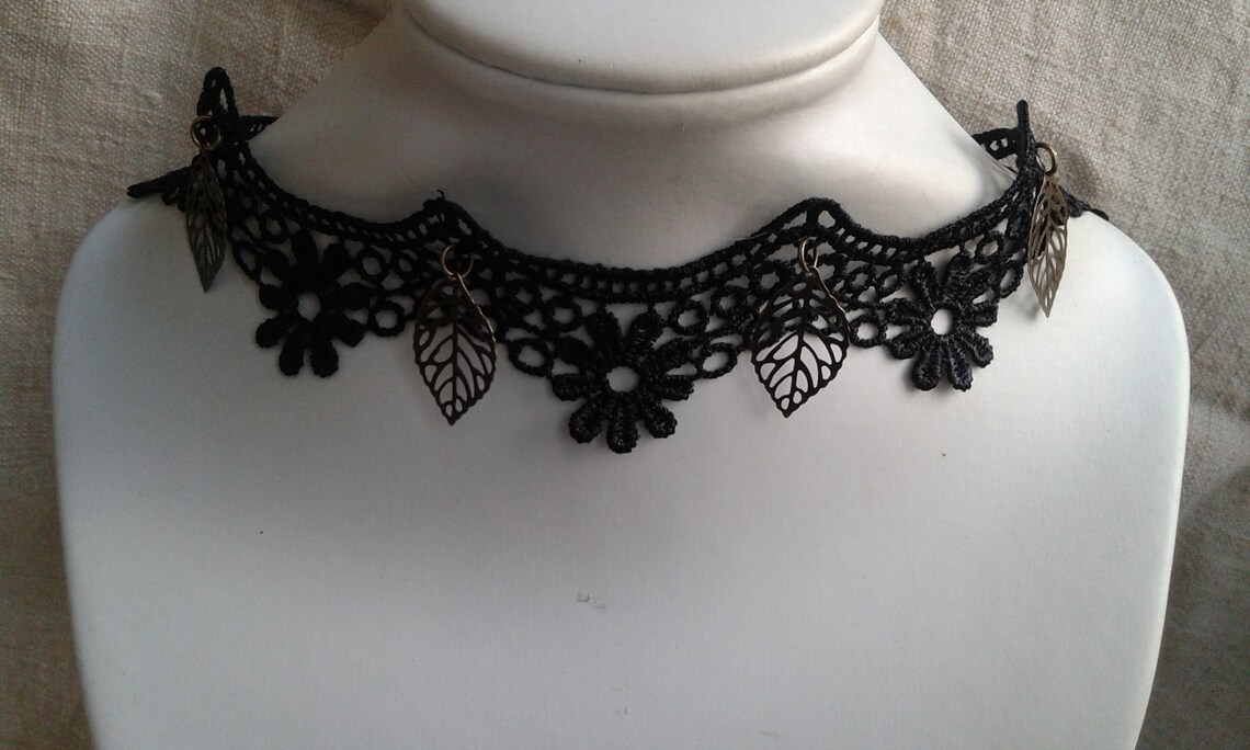 Sticking Low Neck "black Lace and Leaves" - Etsy