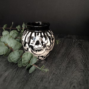 Gothic Skulls Vase, Skull Goth Flowers, Macabre Alternative Flower, Emo ...