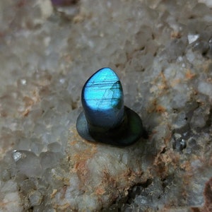6 Mm Teardrop Labret Plug. Philtrum Piercing. Labradorite Labret - Etsy
