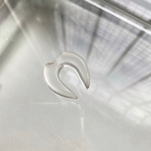 Transparent Septum Pincher. Clear Quartz Septum Pincher. Stretched ...