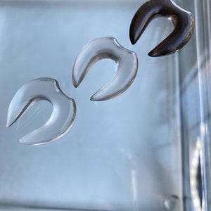 Transparent Septum Pincher. Clear Quartz Septum Pincher. Stretched ...
