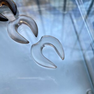 Transparent Septum Pincher. Clear Quartz Septum Pincher. Stretched ...
