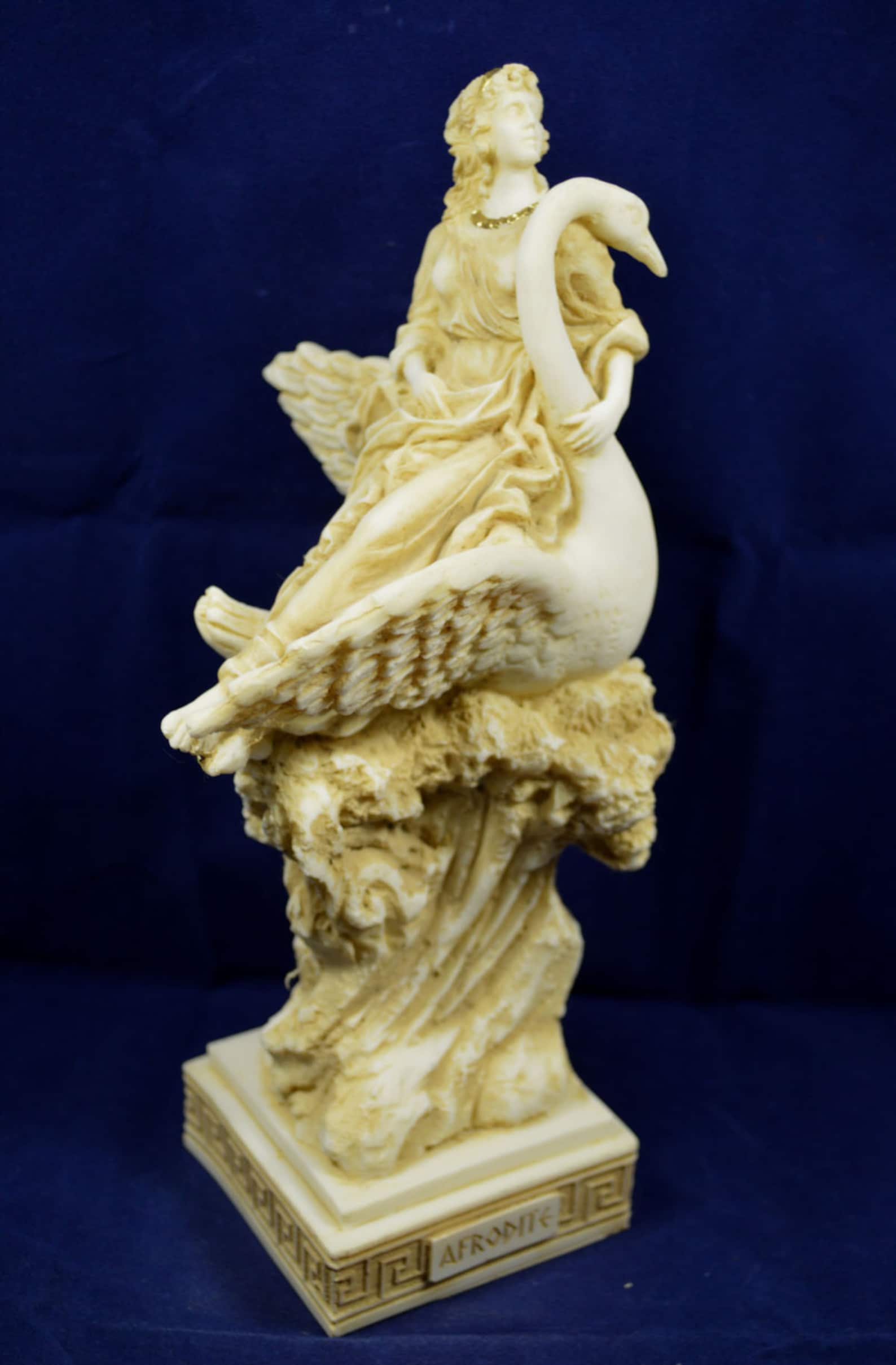 Aphrodite auf Schwan Venus Skulptur Göttin der Liebe im Alter | Etsy