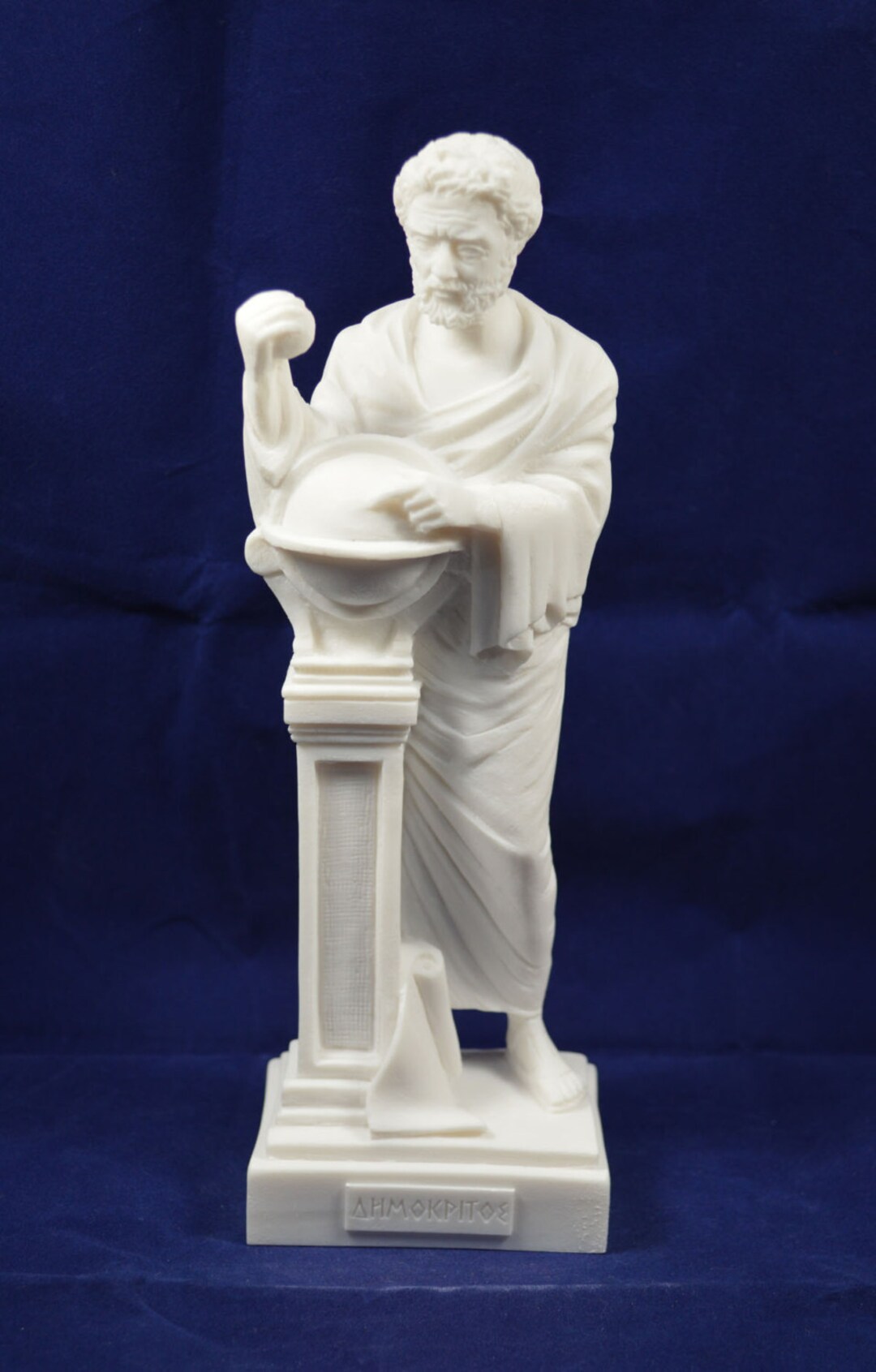 Démocrite sculpture statue de scientifique philosophe grec ancien ...