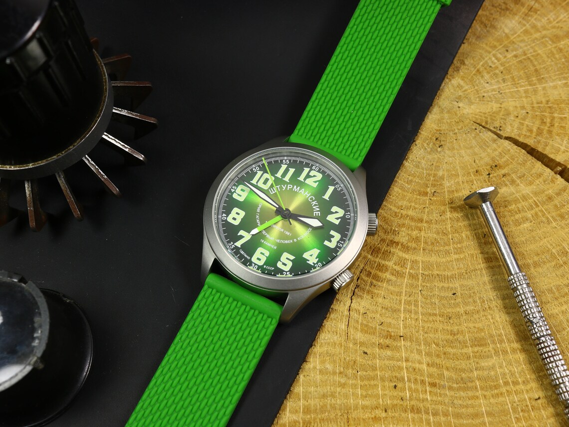 Soviet watch Shturmanskiye Alarm watch Vintage Green watch | Etsy