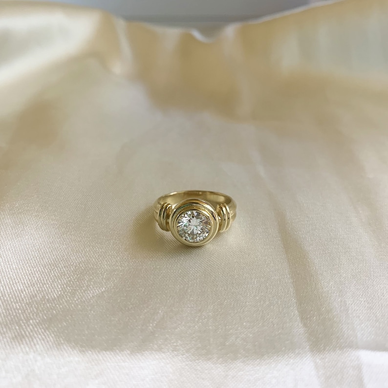Round Diamond Bezel Custom Engagement Ring - Etsy