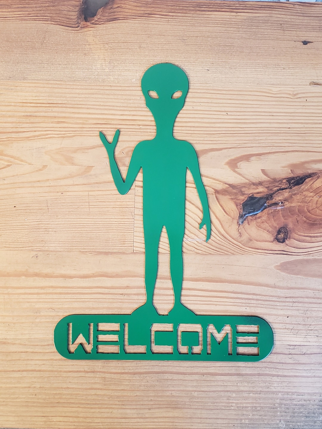 Benny the Alien Metal Welcome Sign Yard Art Home Decor Garden & Patio ...