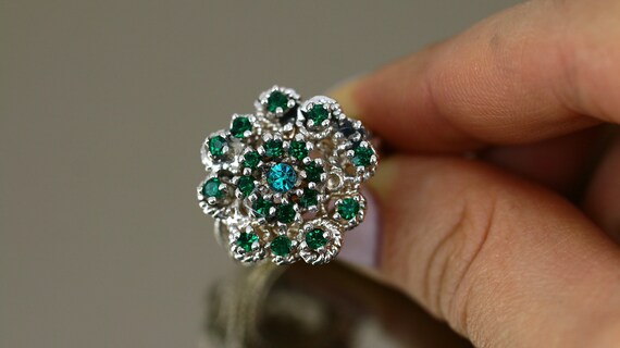 Vintage Size 8 Sparkling Emerald Green Crystals Color… - Gem