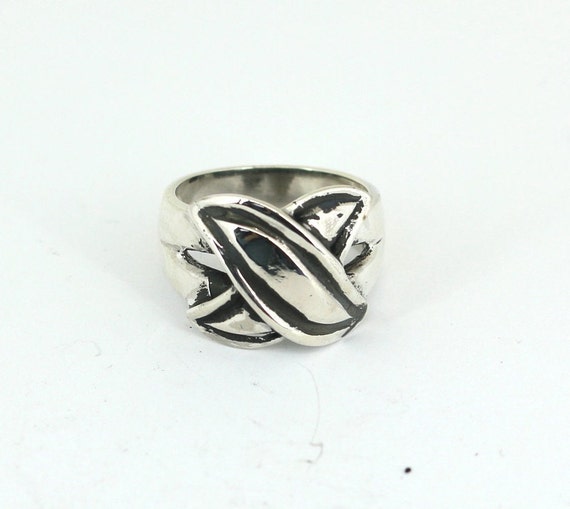 Vintage Beautiful Cross Crossed Ribbed Band Design Ri… - Gem