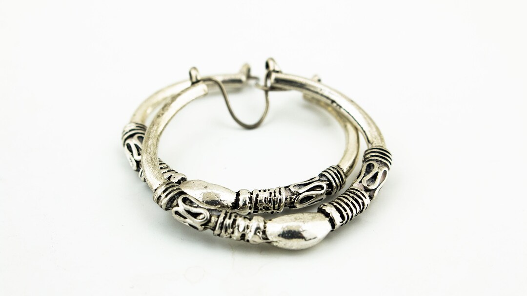 Weaved Wire Texture & Bead Design Beautiful Vintage Hoop Earrings for ...