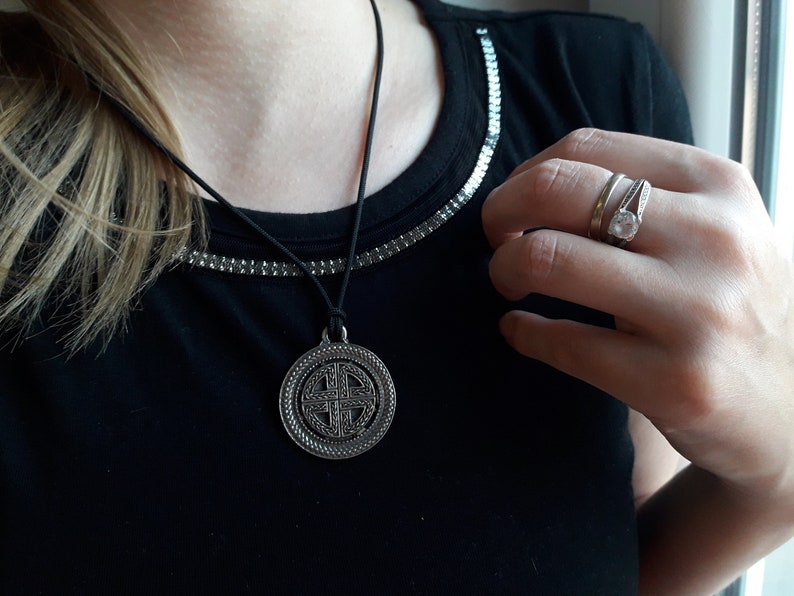 Shield Knot Four Corners Quaternary Knot Necklaceviking - Etsy