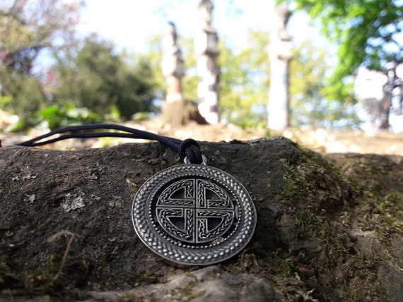 Shield Knot Four Corners Quaternary Knot Necklaceviking - Etsy