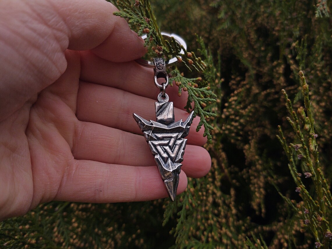 Valknut on Spearhead Pendantviking Valknut Triangles Arowhead | Etsy