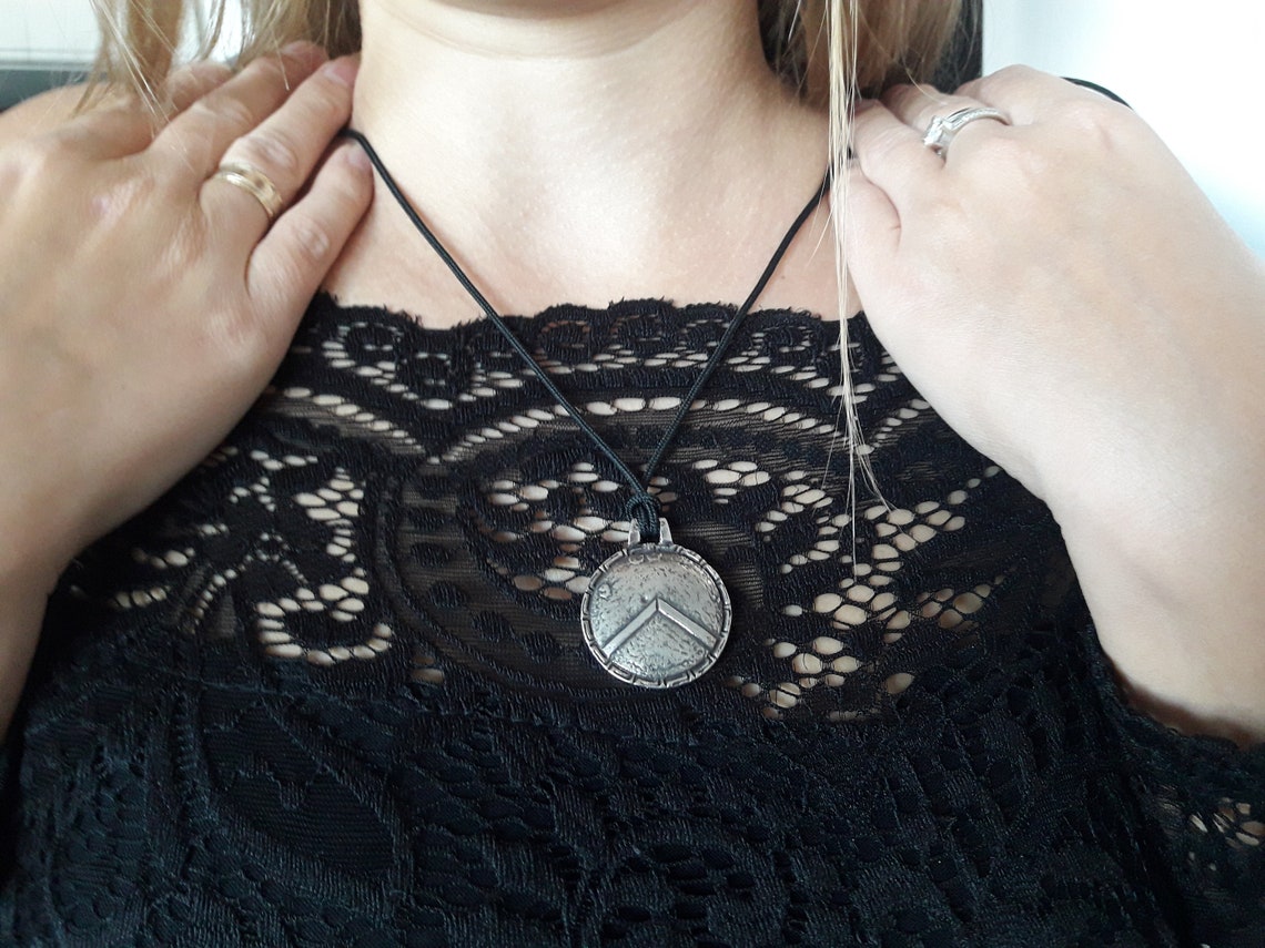 Spartan Shield V Symbol Ancient Greek Necklace,lacedaemon Ancient ...