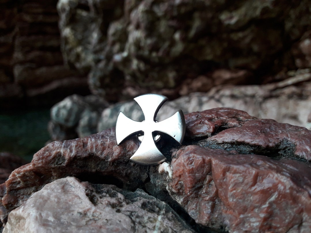Templar Cross Pin Badge for Hatsymbol of Templar - Etsy