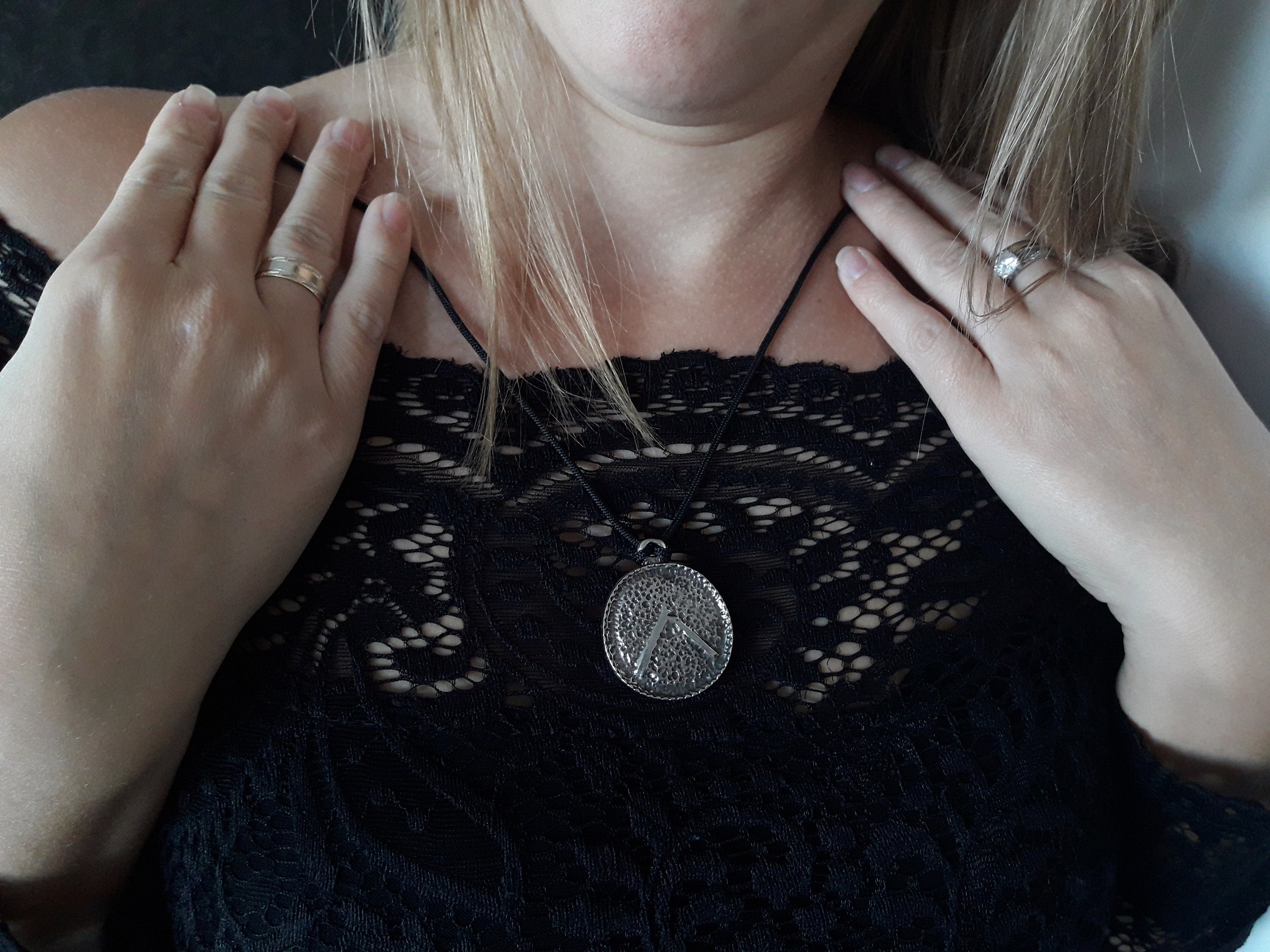 Spartan Shield V Symbol Ancient Greek Necklace,lacedaemon Ancient ...