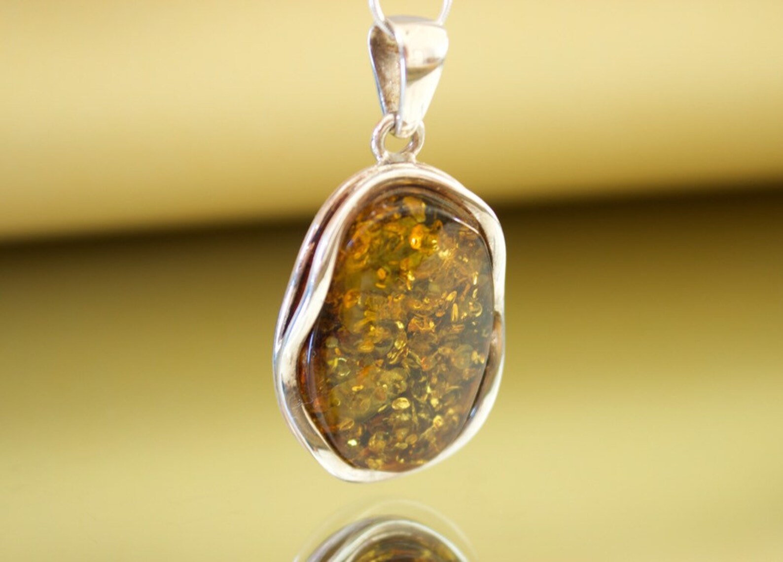 Colgante de ámbar verde Colgante de plata con ámbar verde | Etsy