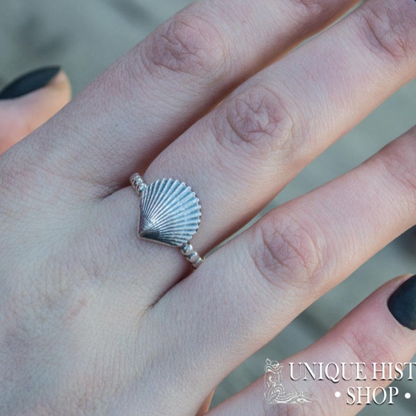 Silver Seashell Ring - Etsy