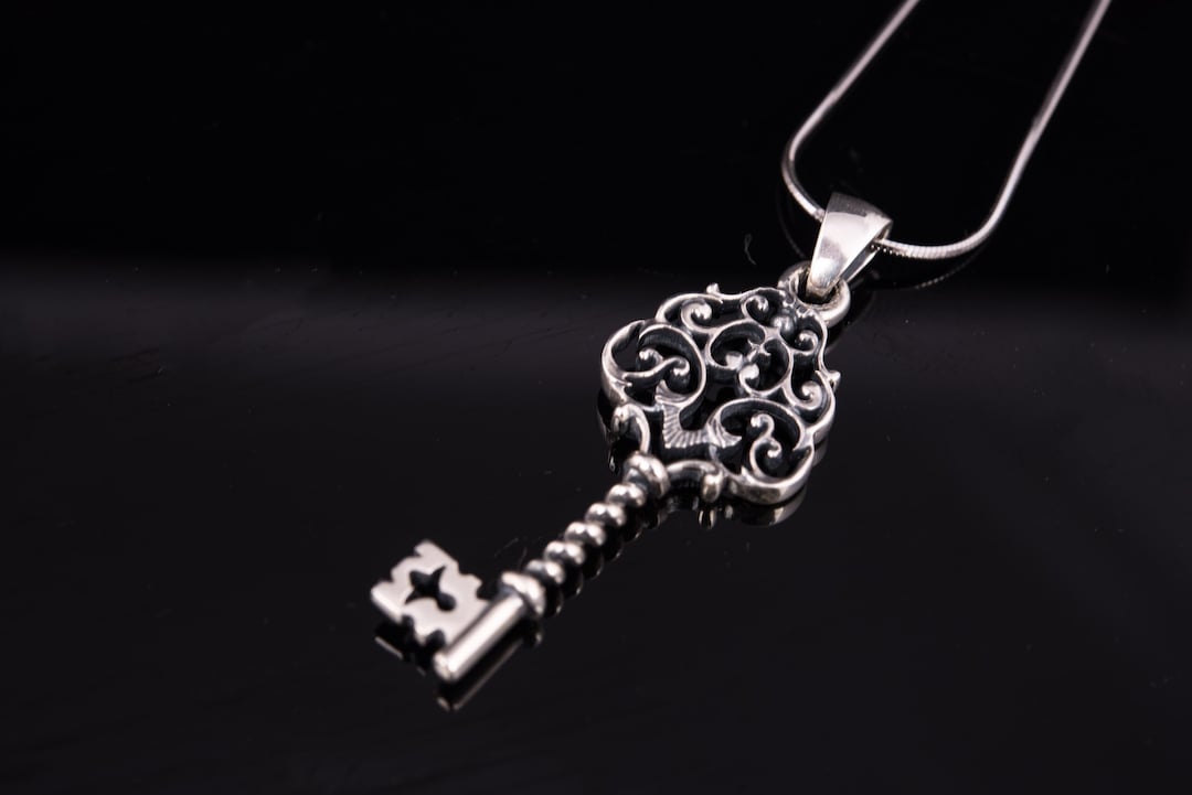 Vintage Key Pendant - Silver Antique Necklace With Skeleton Key Charm ...