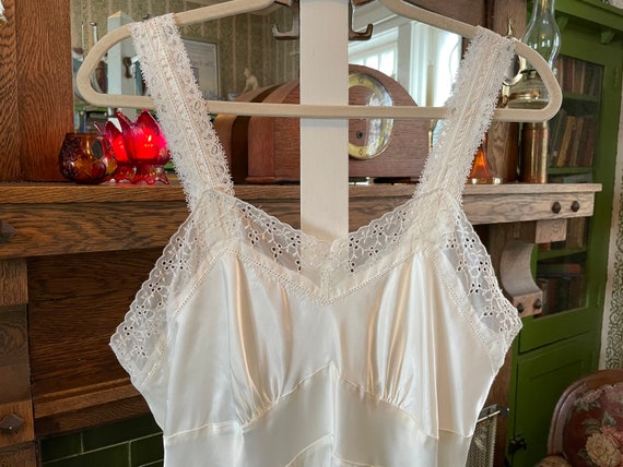 Vintage Ivory Satin And Eyelet Lace Slip Lingerie B Gem