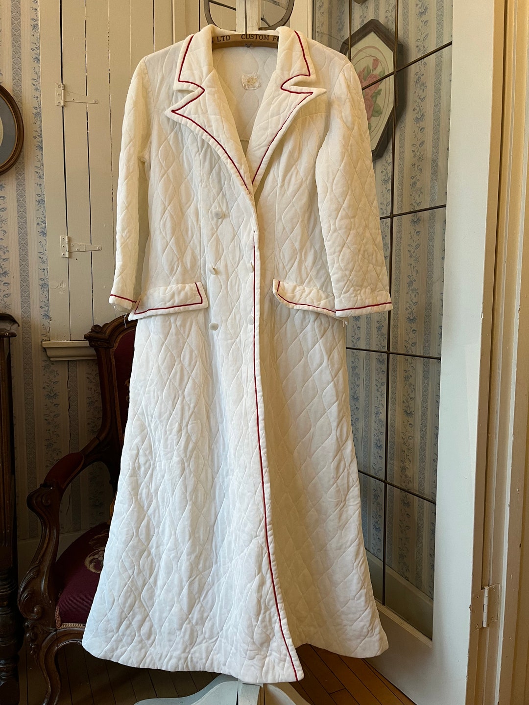 Vintage White Bath Robe, White and Red Night Robe (C547), White Quilted ...