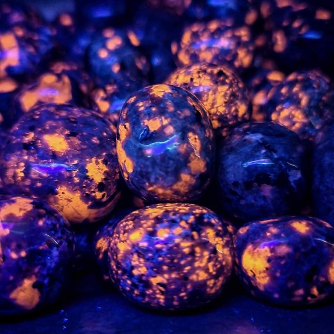 Yooperlite or Flame Stone - Etsy