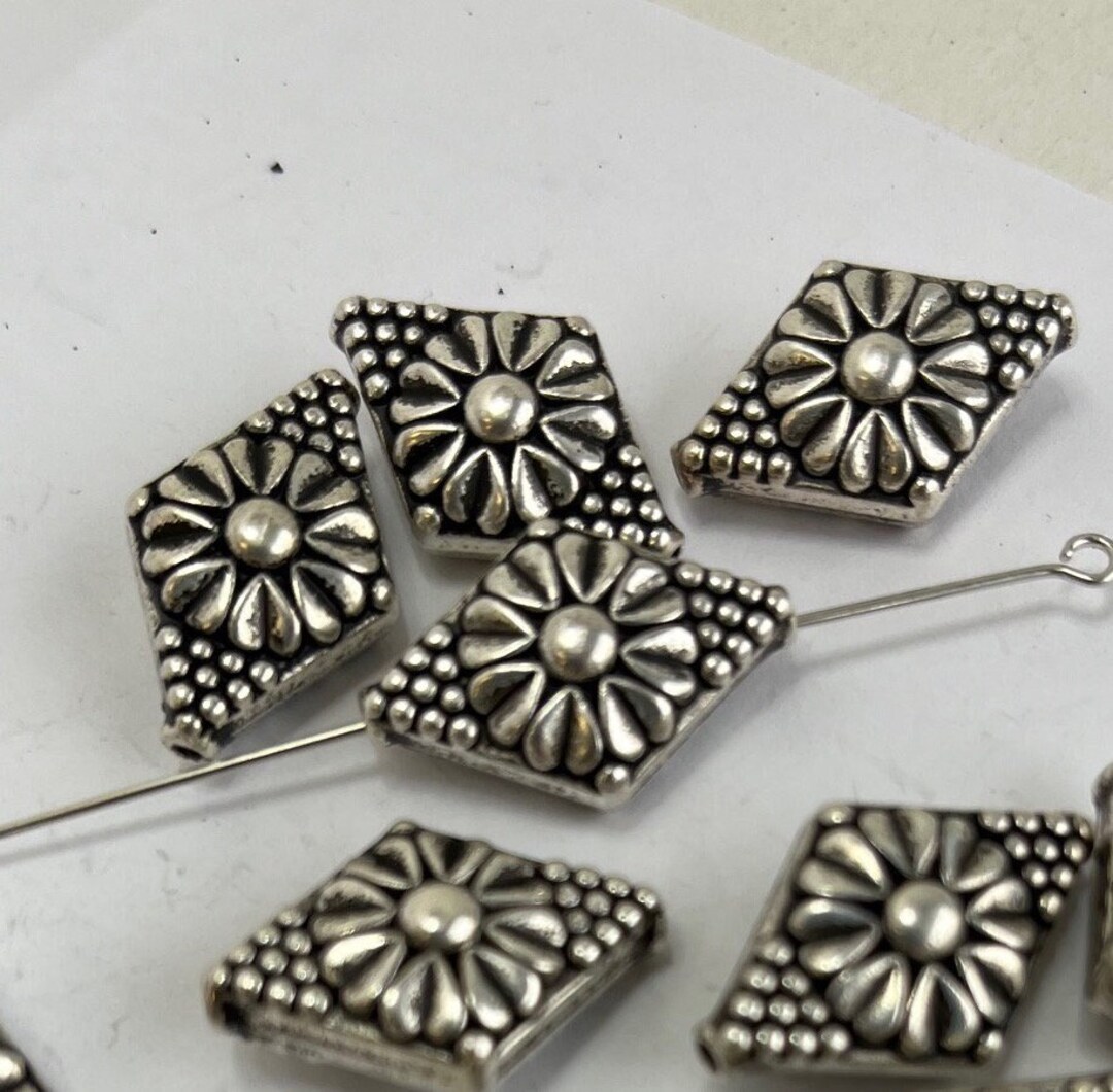 12pcs 21x13mm Antique Silver Plate Flat Diamond Shape, Daisy in Center ...