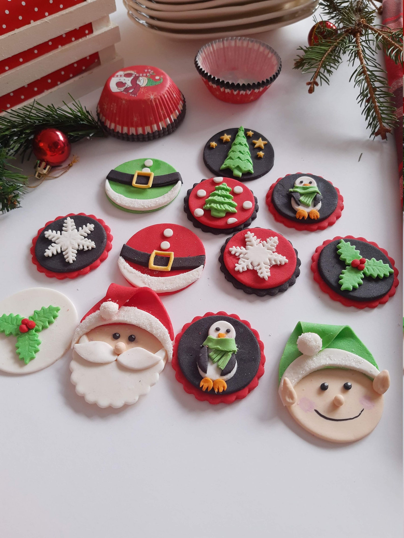 Christmas Cupcake Fondant Topper Santa Topper Snowman Cupcakes ...