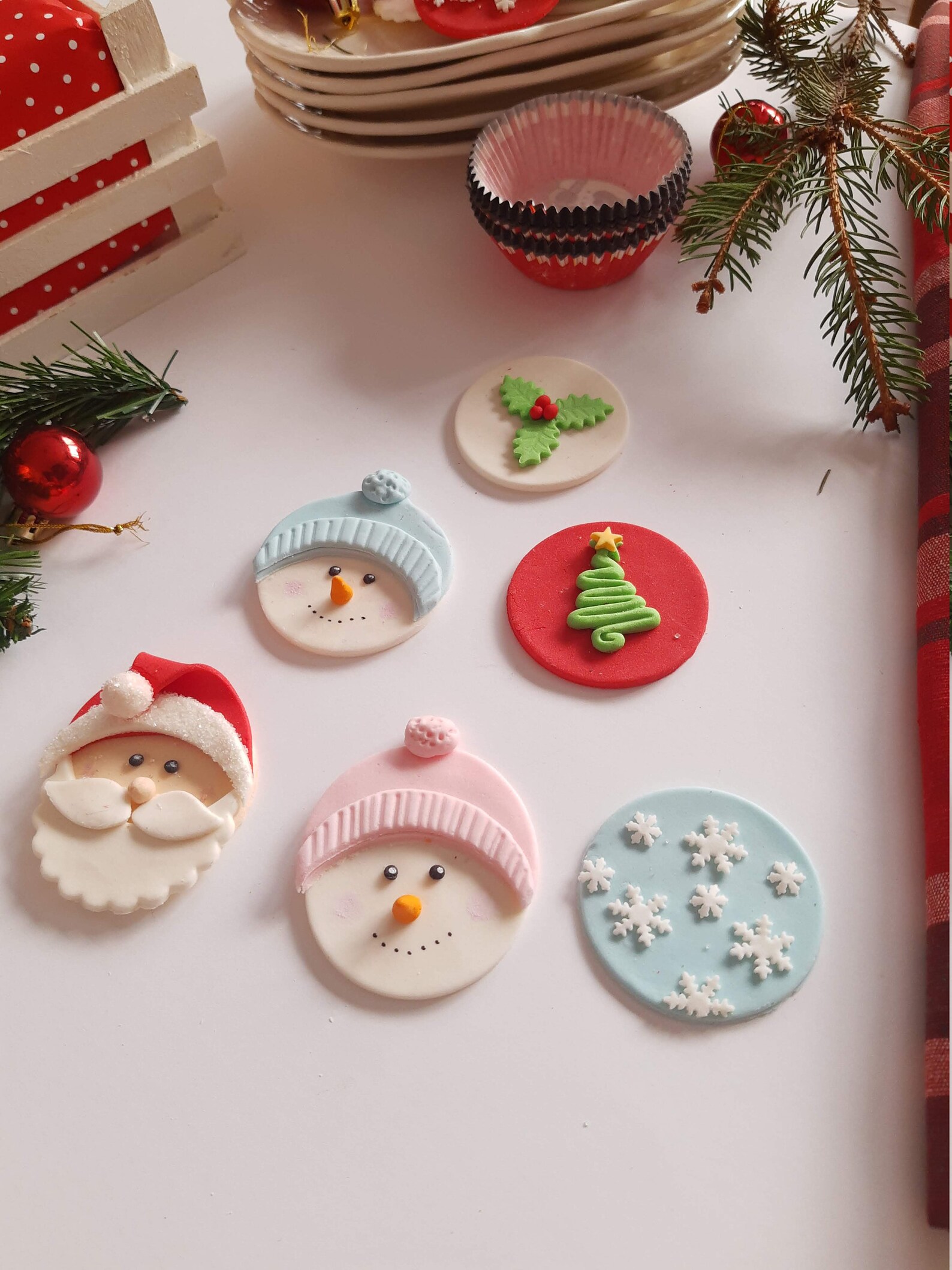 Christmas Cupcake Fondant Topper Santa Topper Snowman Cupcakes ...